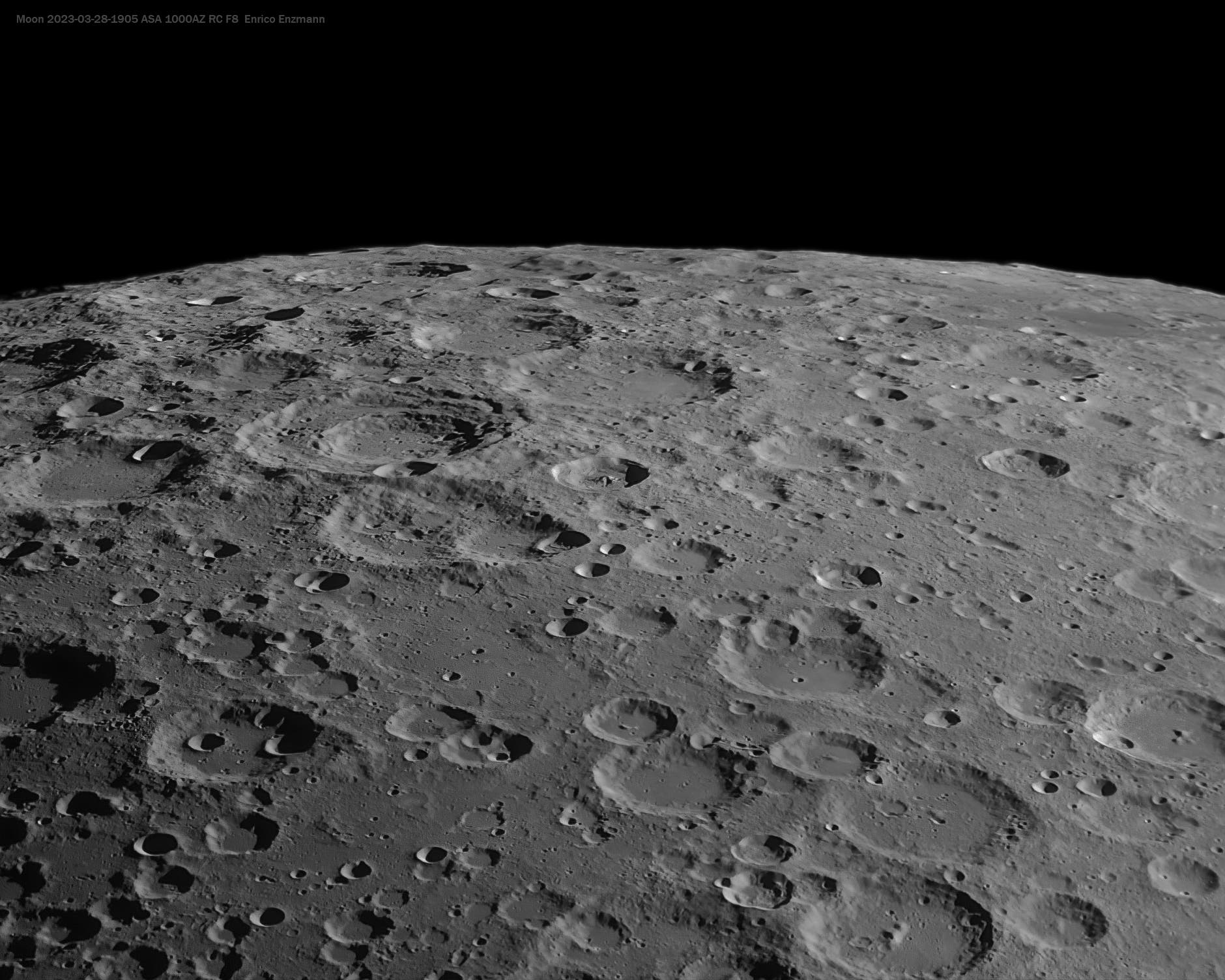 Mond vom 28. März 2023 sehr detailliert. - Spektrum der Wissenschaft